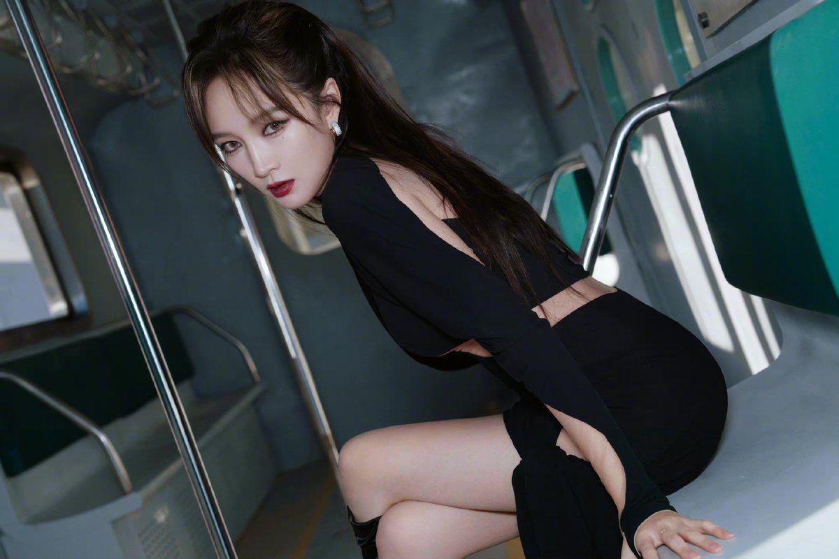 cdrama tweets on Twitter: "#MengJia for the 25th Sohu Fashion Awards More - https://m.weibo.cn ...