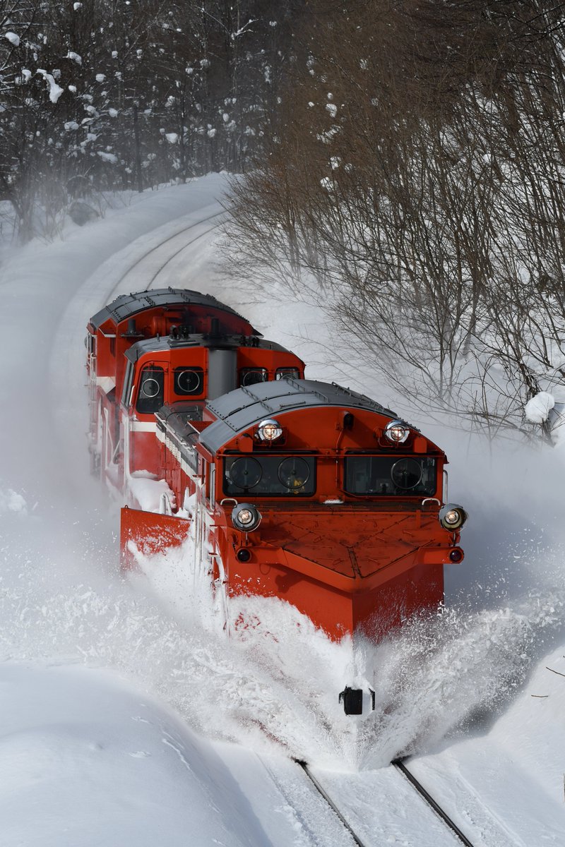 K. IMURA on Twitter: "宗谷ラッセル北部編、利尻富士はうっすらだし、雪量も少ないな〜と思ってたら、音威子府以南はまさかのパウダースノーを大量に巻き上げてくれたので激Vでした"