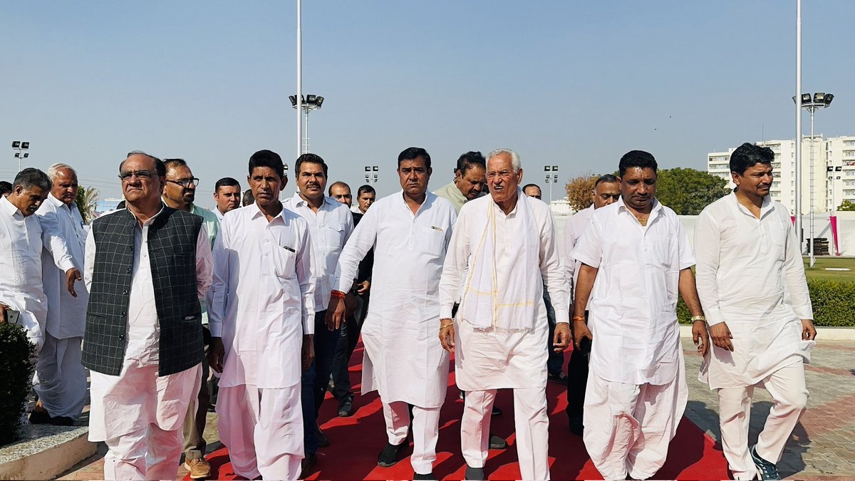 Sukhdev Ogra on Twitter: "RT @mdchoudhary68: काना पैराडाइस मानसरोवर जयपुर में समाज बंदुओं ने भरी ...