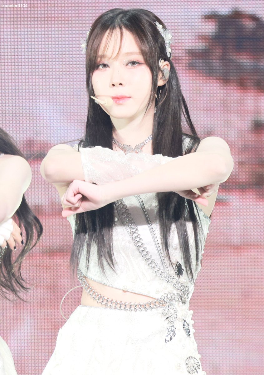 WINTER THAILAND on Twitter: "RT @karinter0104: 230225 Winter SYNK : HYPER LINE #WINTER #윈터 ...