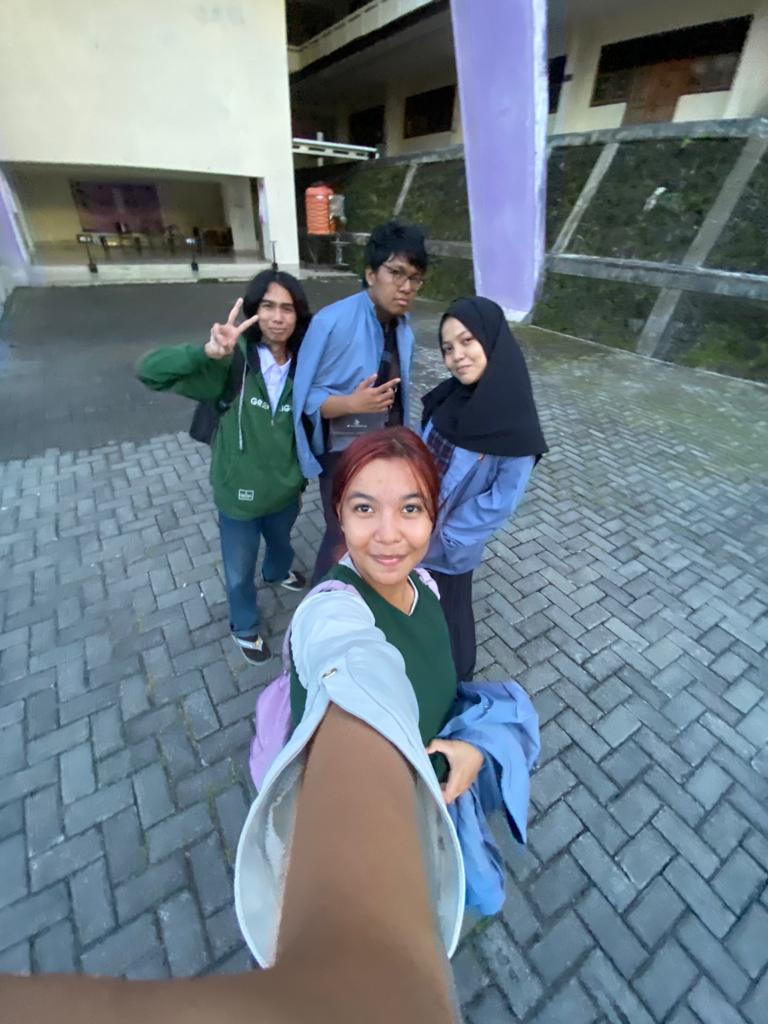 Sofia Rina on Twitter: "I'm with my college friends Jein Margaretha Lumihi, Zulfahmi Hala and ...