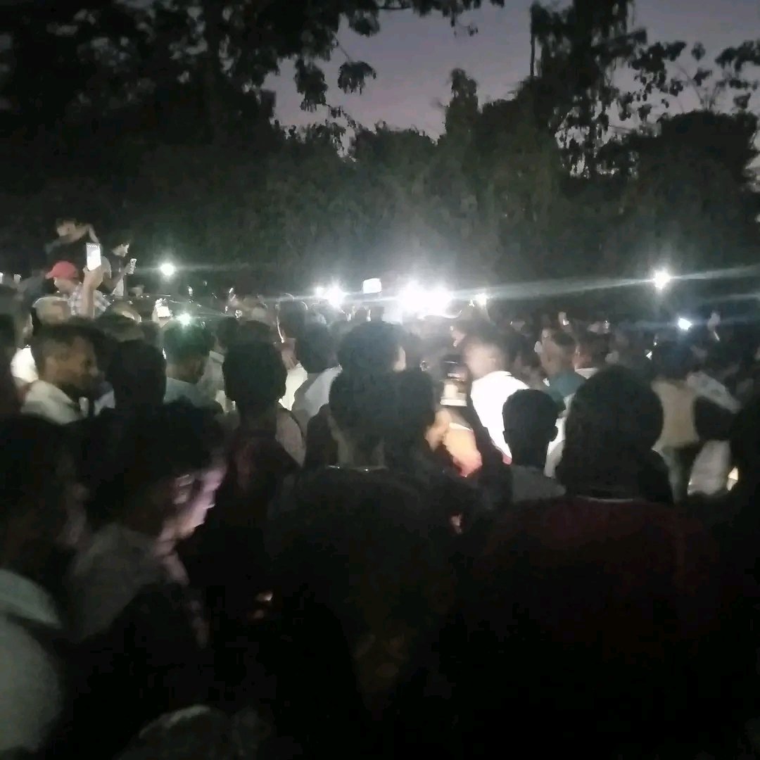 Tadele Tibebu on Twitter: "የባህርዳር ወጣት በነቂስ ወጥቶ ለእስክንድር ነጋ ድጋፉን ገልጿል። እናመሰግናለን።"