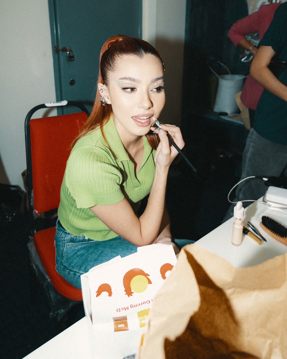 ๐ฌ๐ธ๐ฐ๐ท๐ด๐ฌ On Twitter Chicken Nugget Lover Backstage At