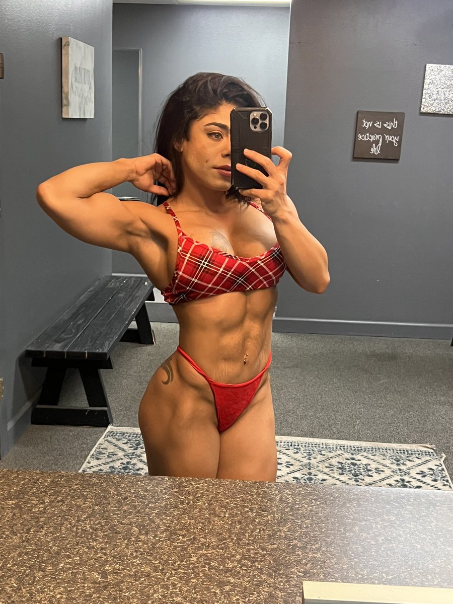 yanet ️‼️ on Twitter: " ️Rt if you want to feel my muscles"