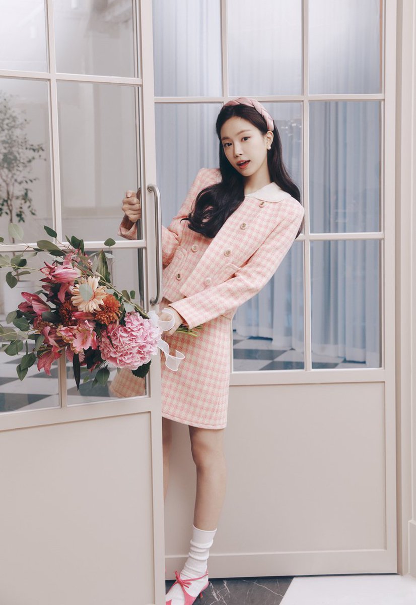 SonShine on Twitter: "JJJIGOTT x Son Naeun - 2023 Spring Campaign #Naeun #손나은 #나은"