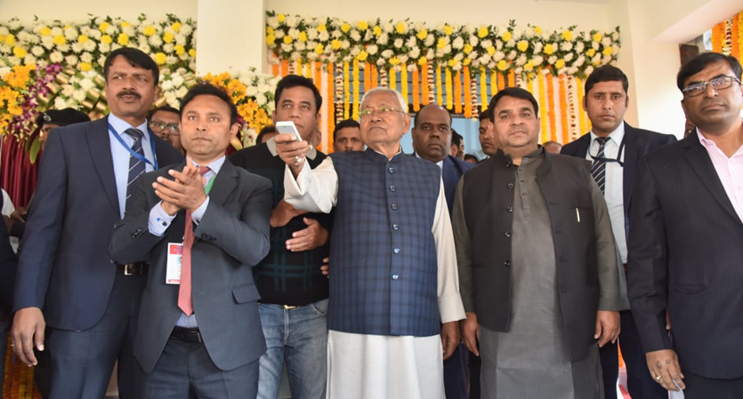 IPRD Bihar on Twitter: "RT @NitishKumar: समाधान यात्रा के दौरान गोपालगंज जिले के सिपाया टोला के ...