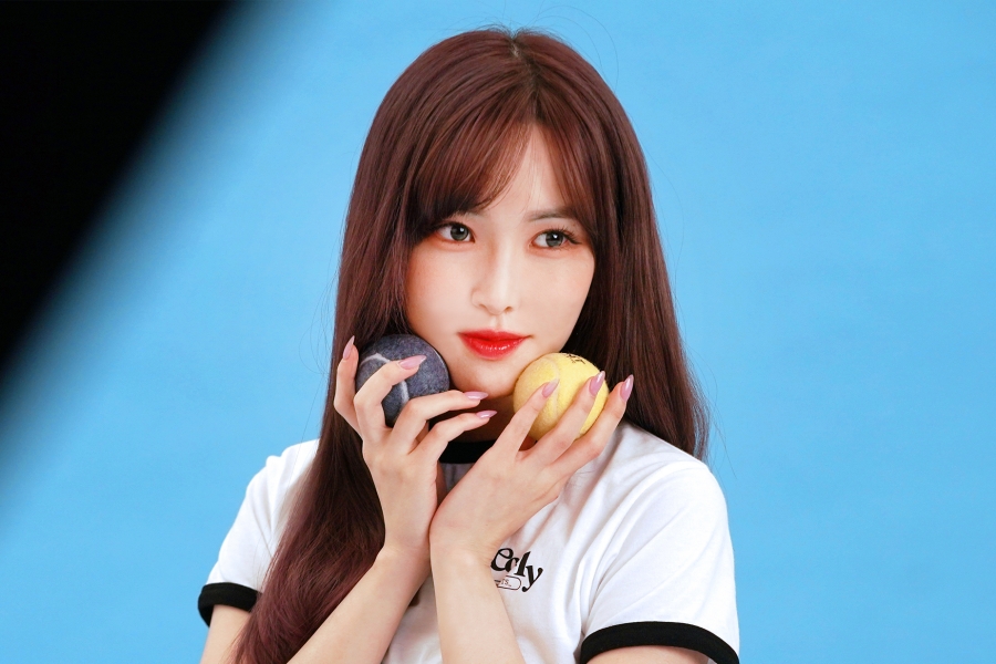 Soompi on Twitter: "#Yuju Unveils Charming Teaser For 1st-Ever Solo Comeback With "O" https://t ...