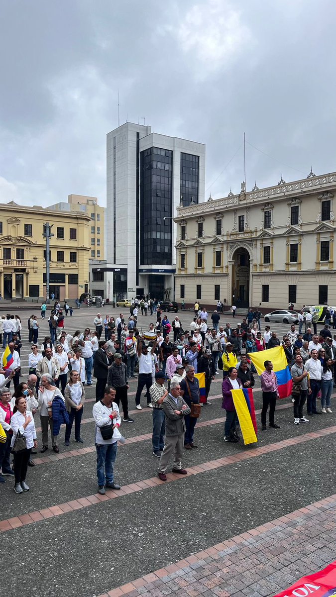 Tweet 1a On Twitter Qué Vergüenza La Marcha Uribista En Contra De La