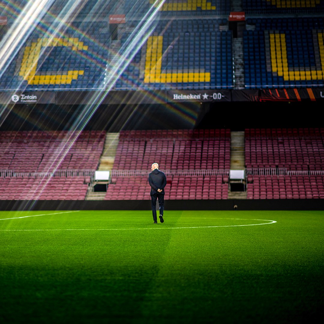 B R Football On Twitter Erik Ten Hag Takes In The Camp Nou π΄π΅