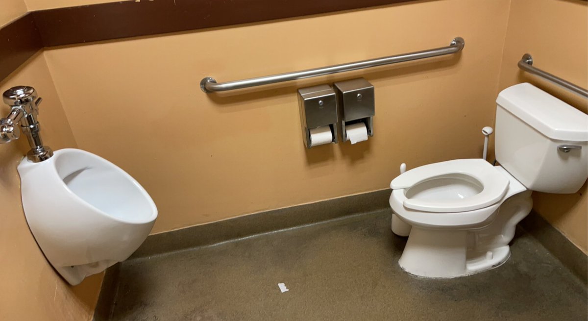 LA Based! Chloe Kreams on Twitter: "who wants to let me eat ur ass while we pee together ? 👉🏻👈🏻🥺 ...