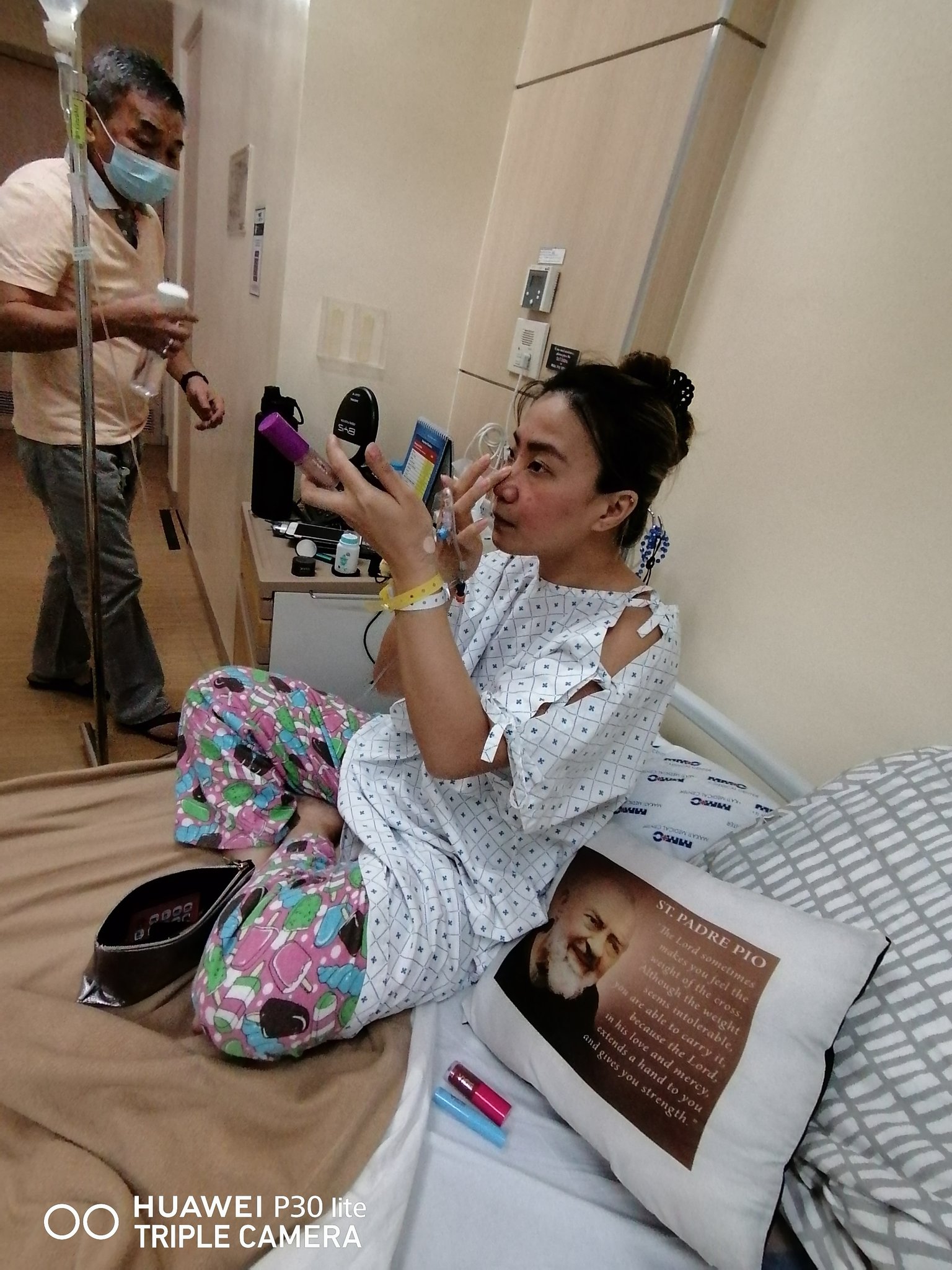 Kitte Aglipay on Twitter: "Ang anak kong pasaway. Kahit bawal mag make-up bago operahan, sige ...