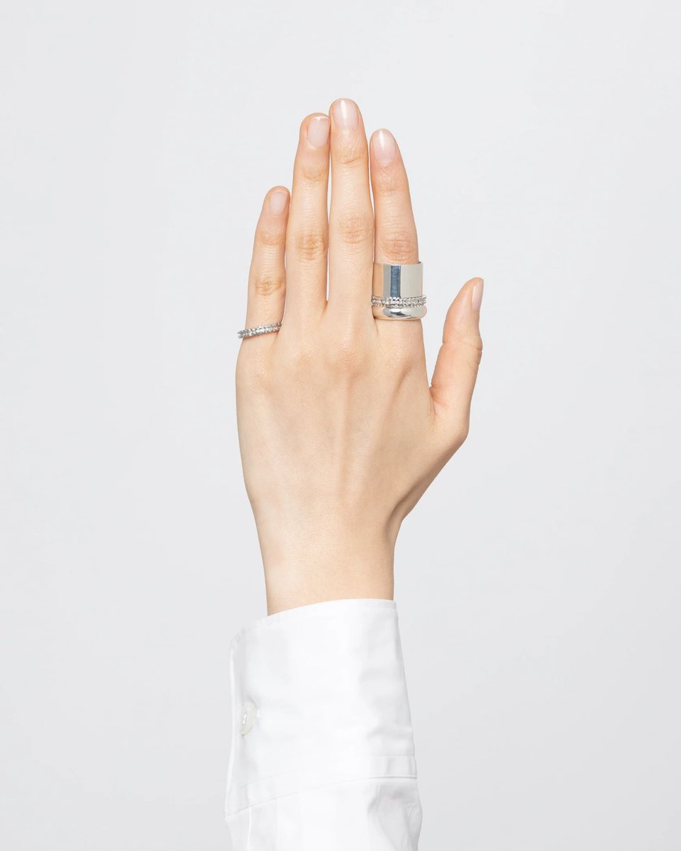 F/STORE on Twitter: ""石のないエタニティリング"として制作された「AR RING 01」。普段は見えることのない石留めの中まで入念に仕上げを施していくことにより、本来石を ...