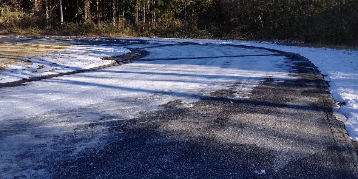 ヒーローしのいサーキット On Twitter 日陰部分の雪が凍ってしまい、溶ける気配が無い為、溶けるまではコースの走行は中止とさせて頂きます。 走行再開の目処が立ちましたらご案内致します