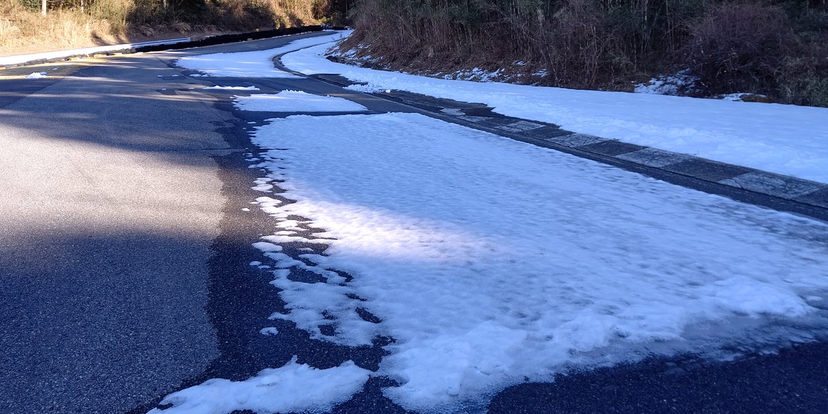 ヒーローしのいサーキット On Twitter 日陰部分の雪が凍ってしまい、溶ける気配が無い為、溶けるまではコースの走行は中止とさせて頂きます。 走行再開の目処が立ちましたらご案内致します