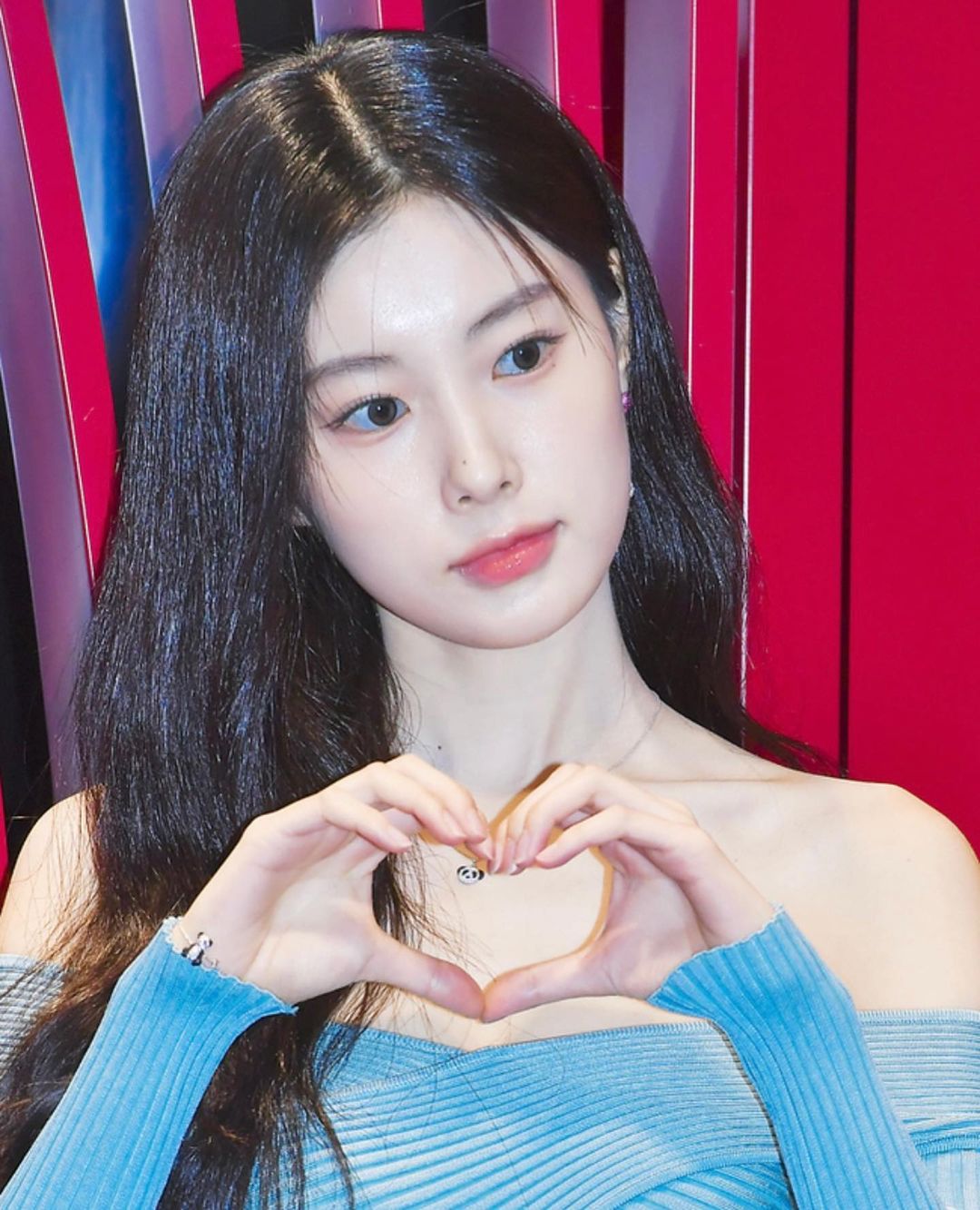 東方仗助🌸 on Twitter: "230216 @aluu_haemin (Make-up Artist) Instagram update with Hyewon 오늘 몸매🫣난리난 ...