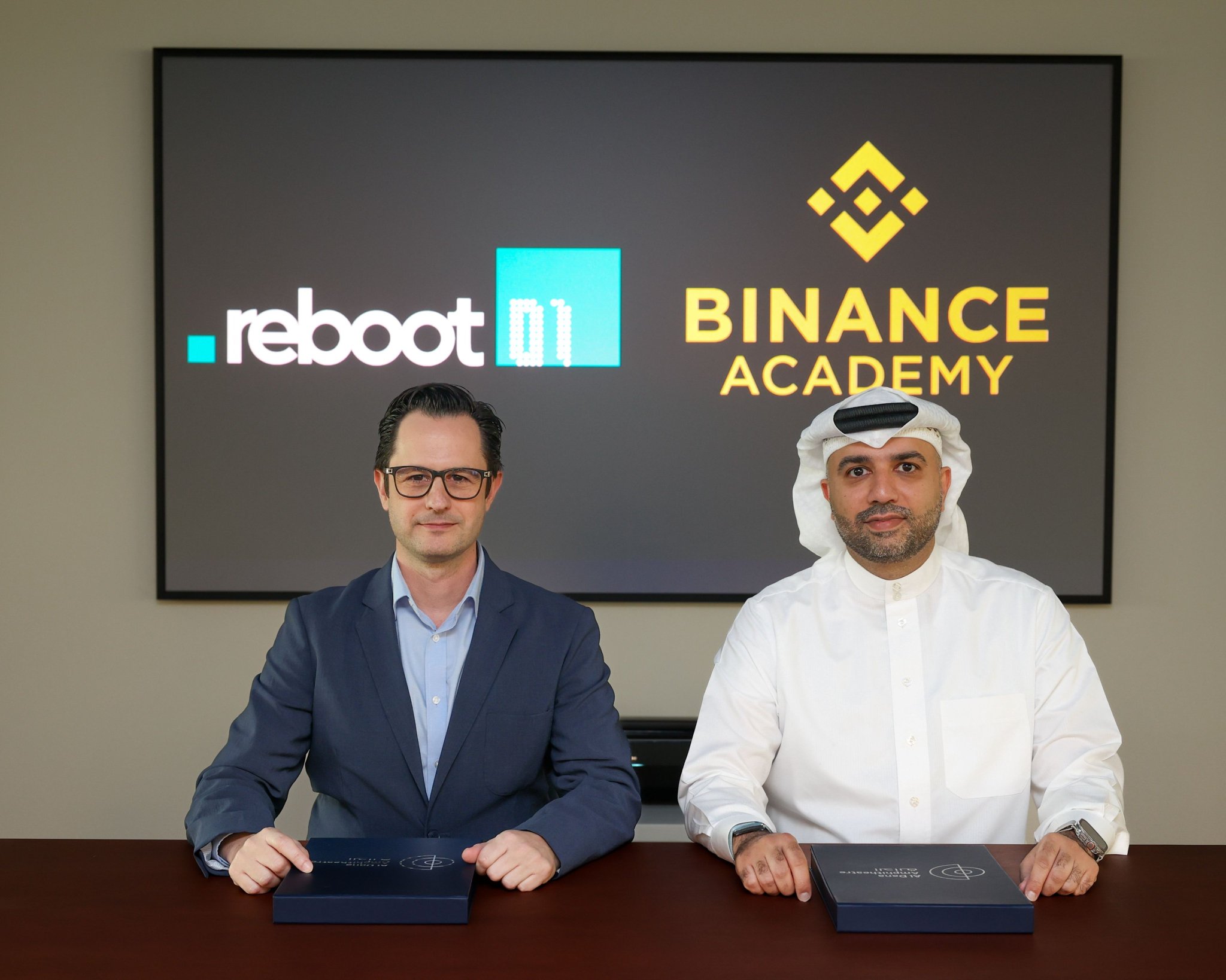Binance on Twitter: "#Binance signs an agreement with Bahrain Institute of Banking & Finance and ...