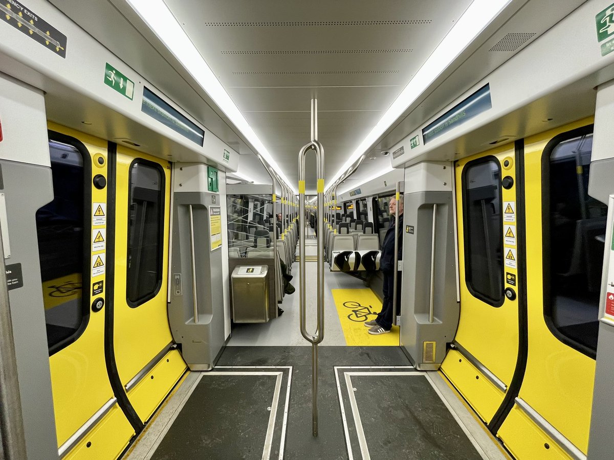 Nigel Harris on Twitter: "RT @andyhowe100: First ride on new Merseyrail Class 777 ‘Buzzy Bee ...