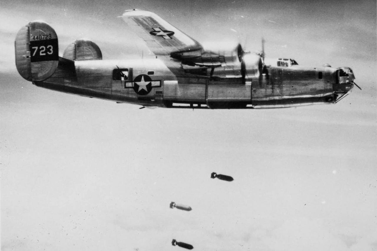 端傳媒 Initium Media on Twitter: "【台灣二戰空襲史被漠視的那些年，有關戰爭的集體記憶怎樣得以傳承？】http://bit.ly/3S4QafL 戒嚴時代台灣歷史材料 ...