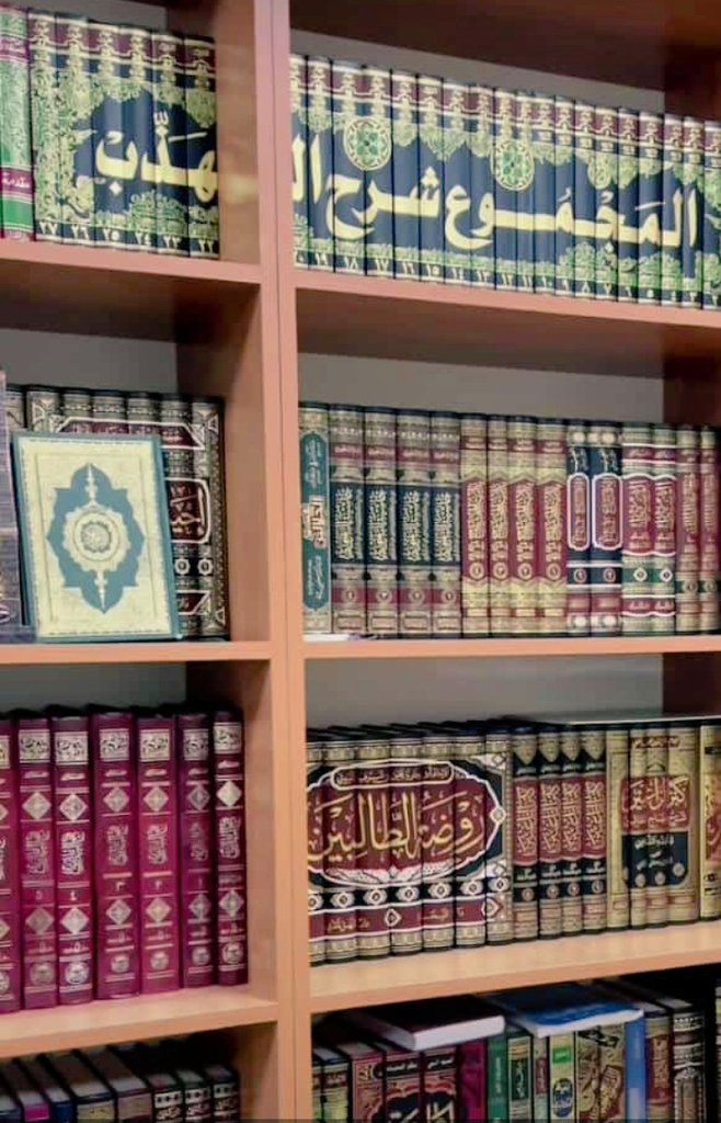 Ada kitab besar karya tiga ulama besar ; Al-Imam An-Nawawi, Al-Imam ...