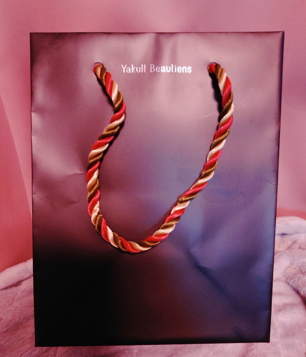 ヤクルトビューティエンス☺️紐がヤクルトカラーで可愛い♡♡ 岡田 ゆい☆2月は新しいグッズたくさんファンティア🙏 @dtyui2020