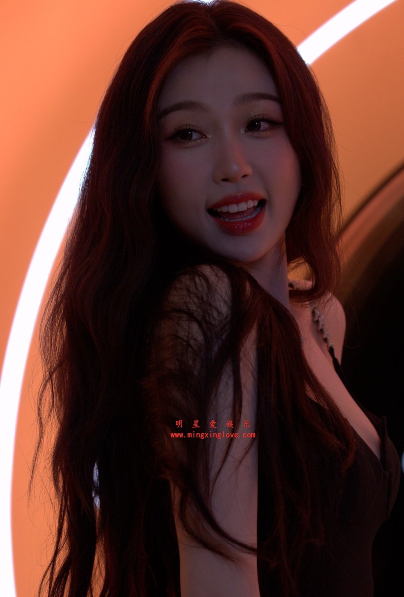 mingxinglove on Twitter: "#虞书欣 参加某时尚活动现场花絮照片，大尺度吊带露胸礼服，单张30M左右，高清4K分辨率原图无修 #生图 下载 #明星生图 https ...