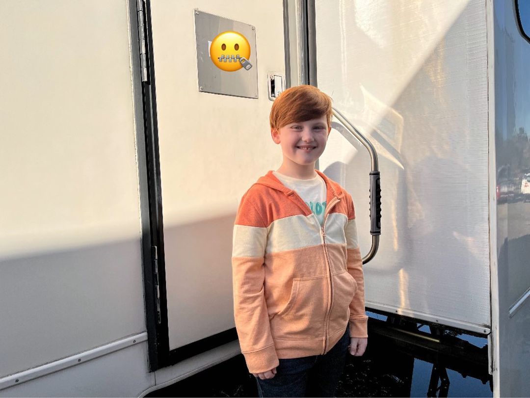 GG Games on Twitter: "Noticias(mini) FNaF Película! Asher Colton Spence sube una imagen delante ...