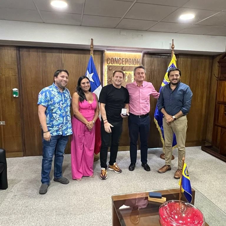 Alex Campbell on Twitter: "Gracias amigo @ortizconce Alcalde de Concepción por recibirme en tu ...