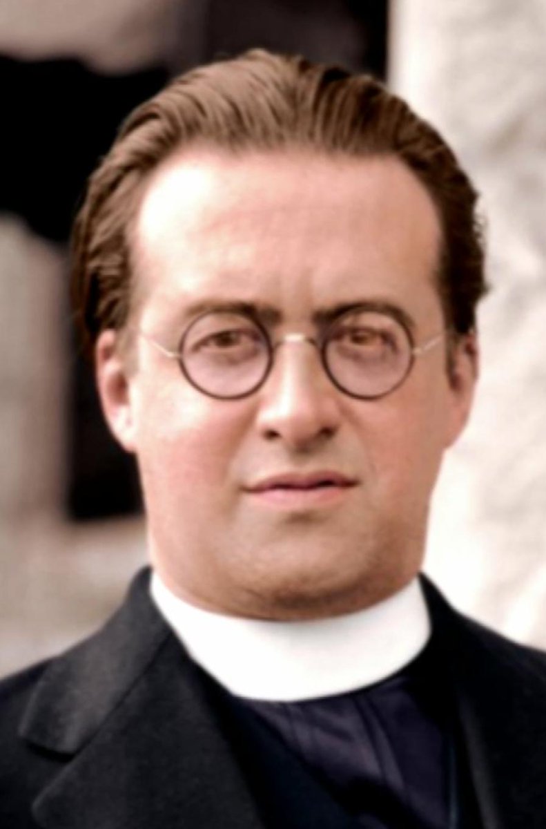 Georges Lemaître nació en 1894 en Charleroi, Bélgica. Fue educado en ...