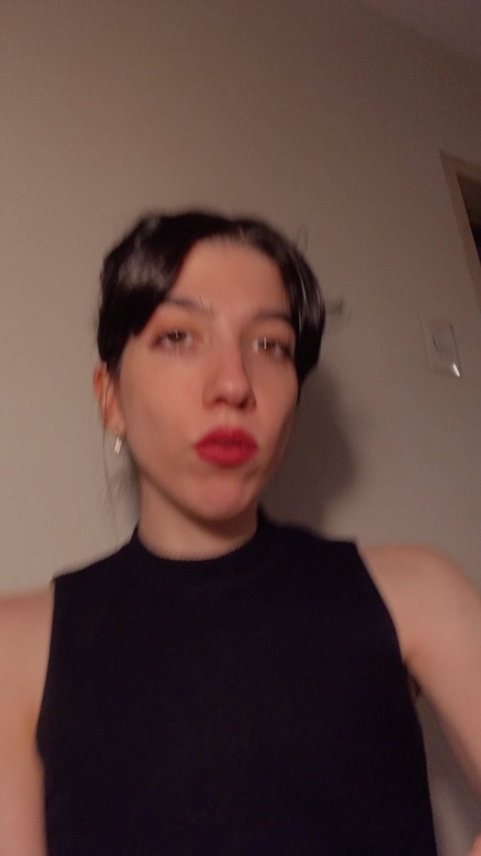 Anto. on Twitter: "en instagram / en la vida real (soy más otaku)"