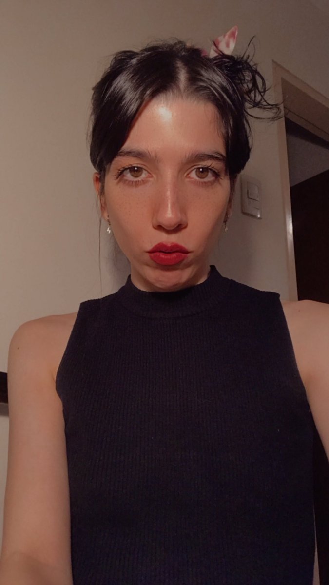 Anto. on Twitter: "en instagram / en la vida real (soy más otaku)"