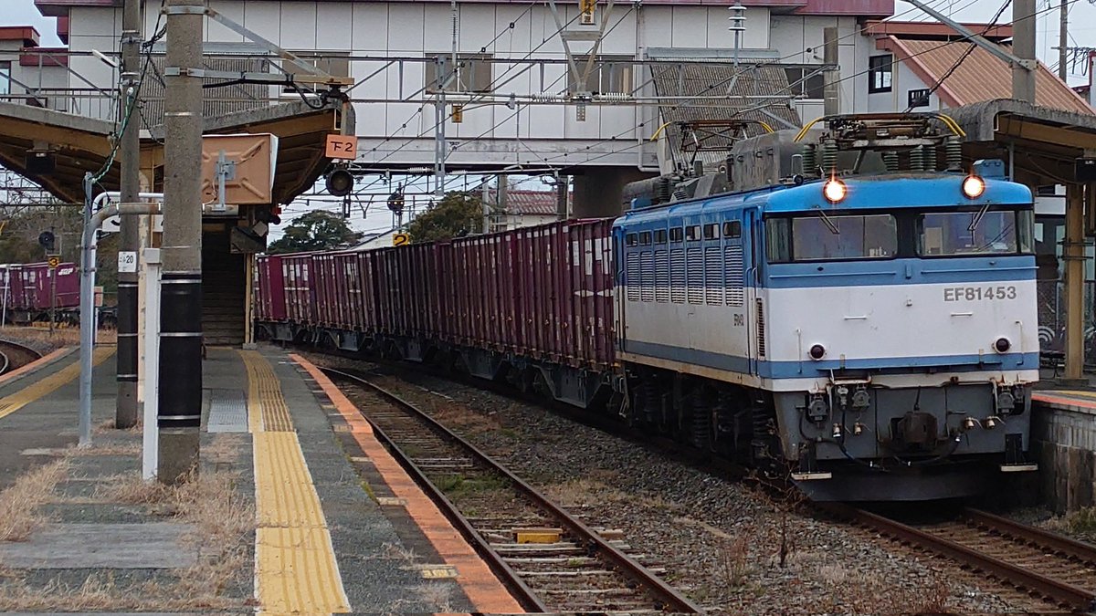 モコモコなかたい@低浮上 on Twitter: "丸1日貨物チャレンジ その② 8057レ 背高コンテナが綺麗に並ぶ！ 今日は西濃U31A積載♪"