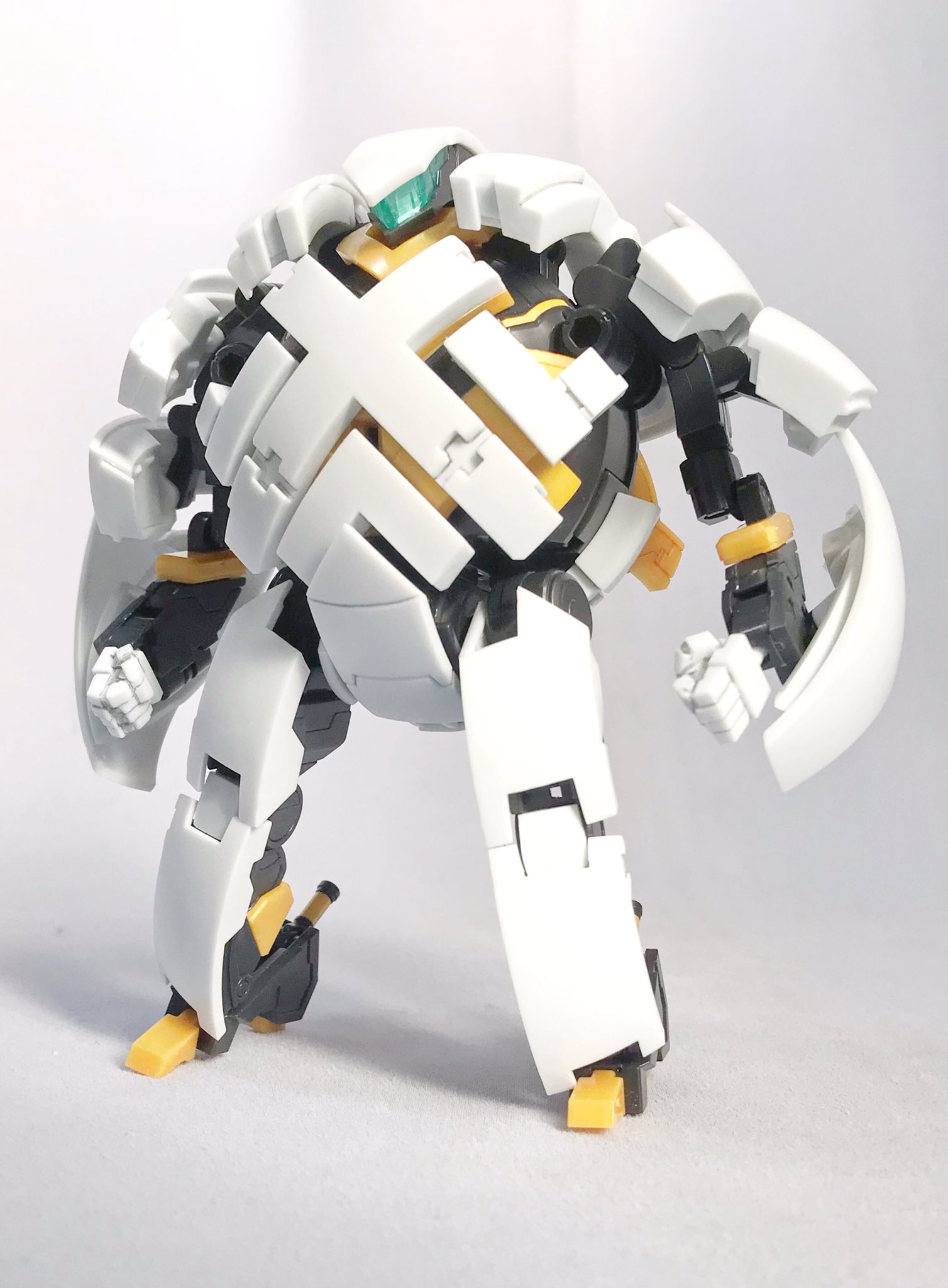 ラジャス on Twitter: "MODEROID『アーハン』をパチ組。 最初は装甲を全部金色に塗装しようとか考えましたが…変形させたりするうちに剥げそうなのでやめました。 パチ組ならそんな ...