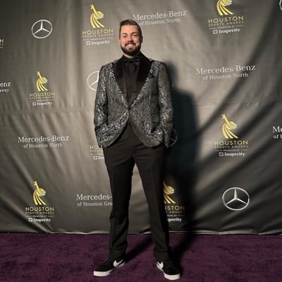 Tyler Milner on Twitter: "Shout out to the very nice but very turnt up blonde lady that took ...