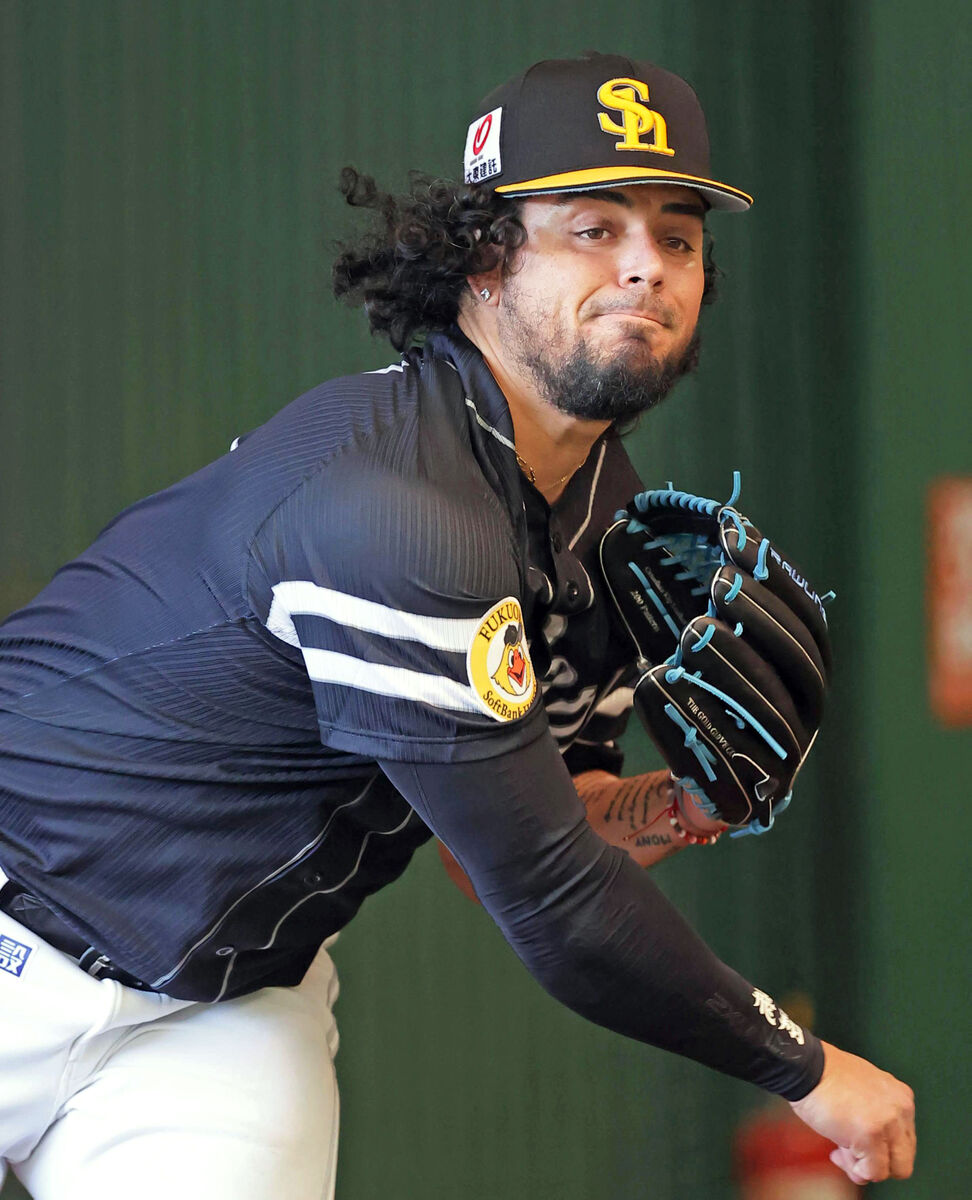 mg1 on Twitter: "RT @hochi_baseball: 【 #ソフトバンク 】オスナが初の本格投球練習 左手にタカのタトゥー「来年はラーメンを入れます」 https ...