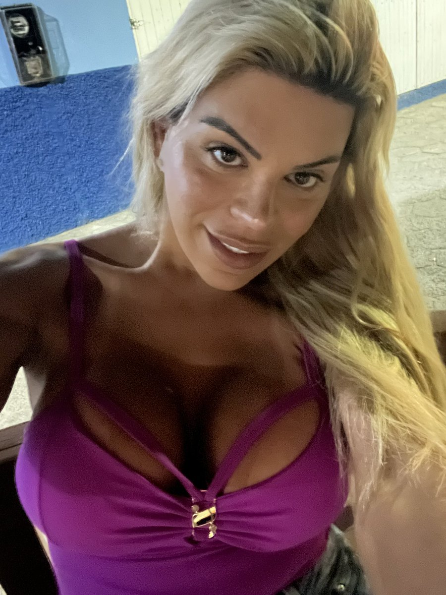 CHRISTINEBIGBOOBES on Twitter: "THE ANGEL FACE OF QUEEN https://onlyfans.com/christinebigboobes…"