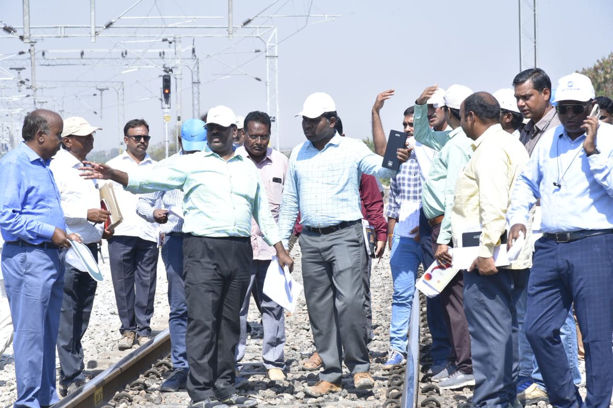 South Central Railway on Twitter: "RT @drmgtl: DRM inspected Dharmavaram Station and reviewed ...