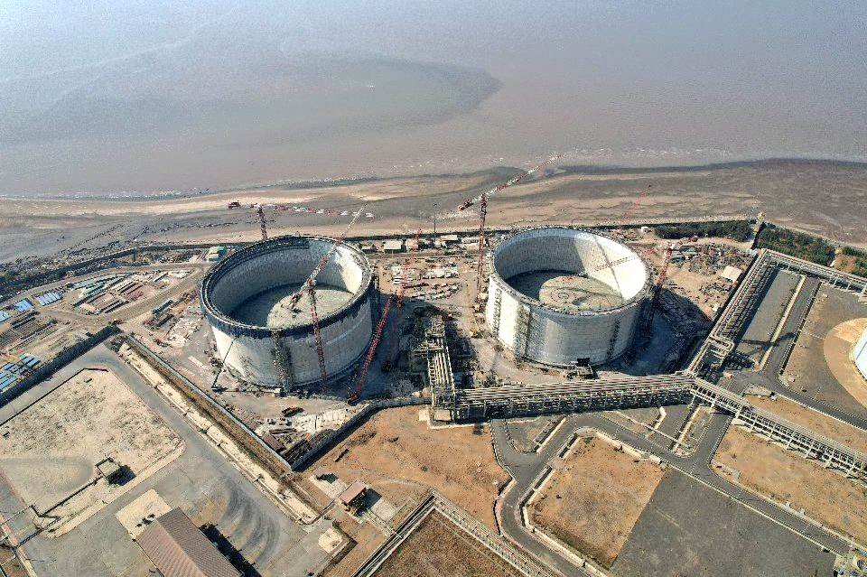 Abhiman Singh Rana on Twitter: "LNG Storage Tank Project at Petronet LNG Terminal, Dahej ...