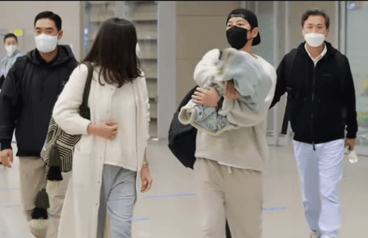 인스티즈(instiz) on Twitter: "송중기 결혼발표 전후... (링크에 더있어요👉) https://instiz.net/pt/7328126"