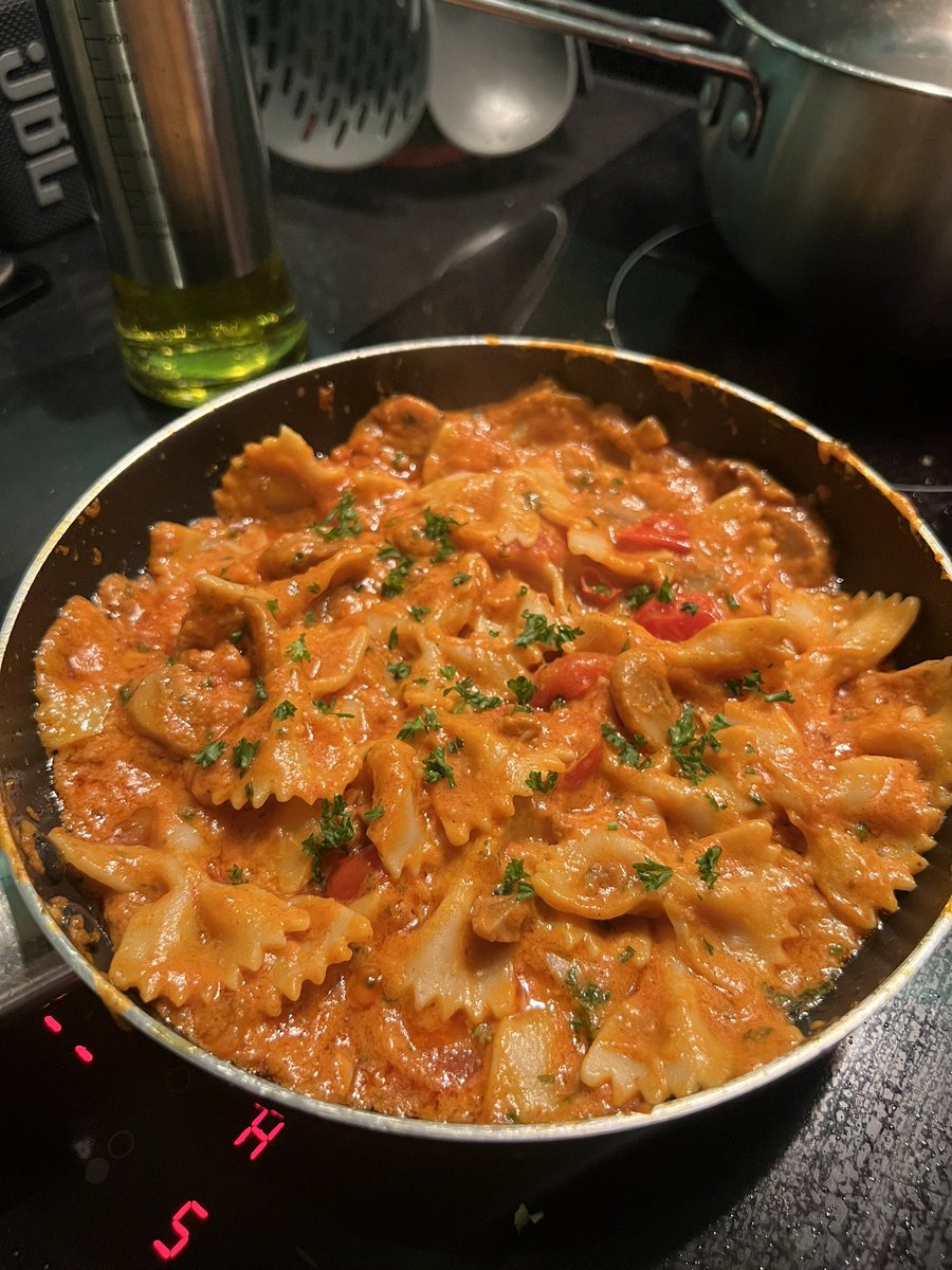 @bini_stacey Spicy ribbon pasta https://t.co/dMaR45ZvfT