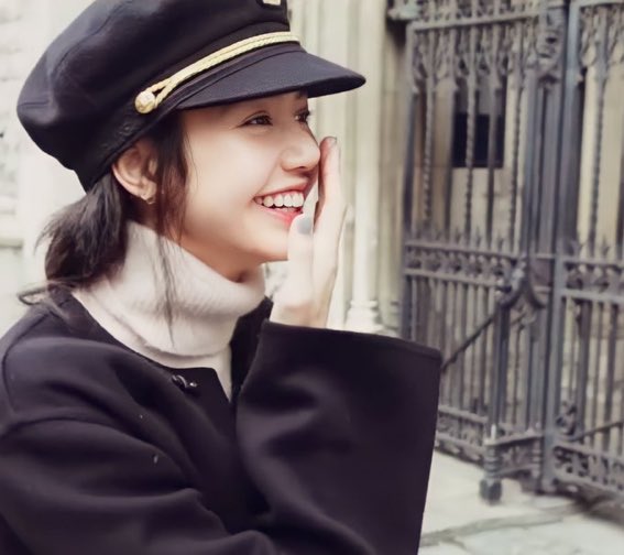 𝐸𝒹𝑒𝓁𝓌𝑒𝒾𝓈𝓈 리사 On Twitter Rt Rosiephk ชั้นถึงรักถึงหลงไปไหนไม่พ้น Lisa Lalisa Money Sg