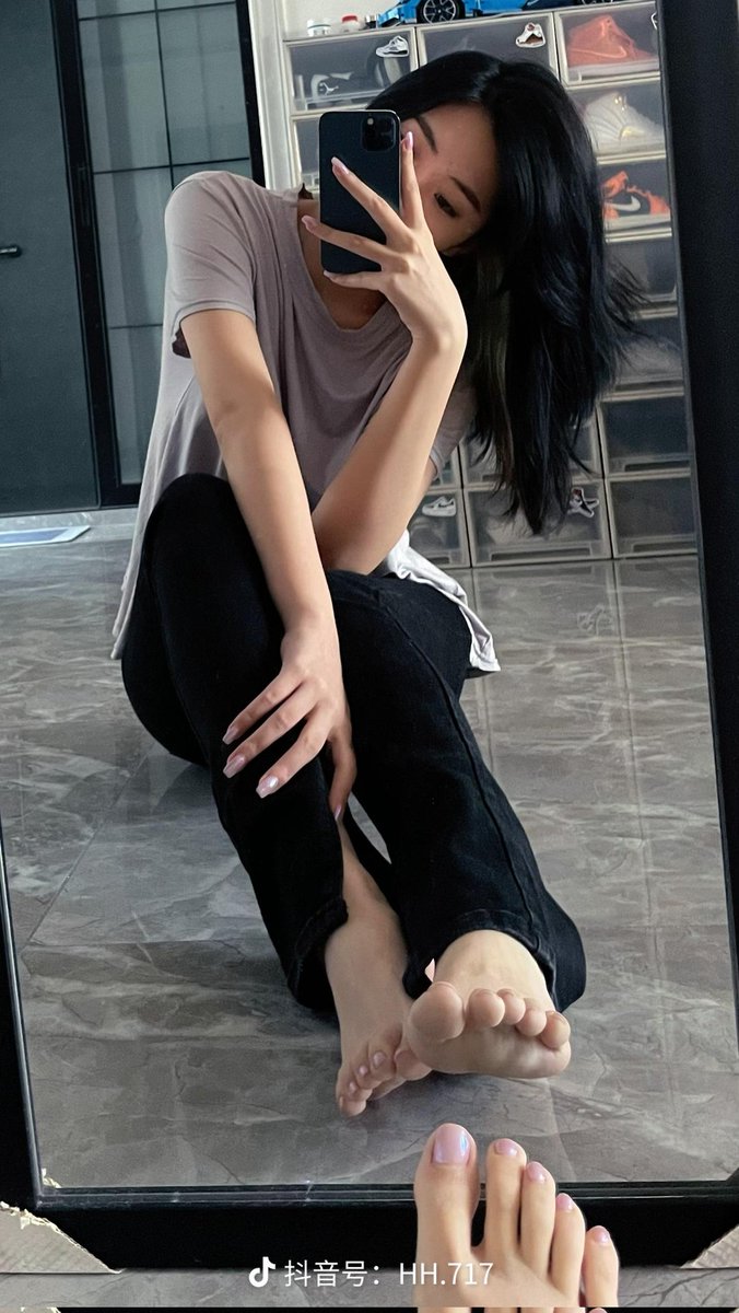 ️紫金陈 ️美腿玉足频道4K on Twitter: "好看的jiojio #玉足 #裸足 #美脚 #制服 #丝袜"