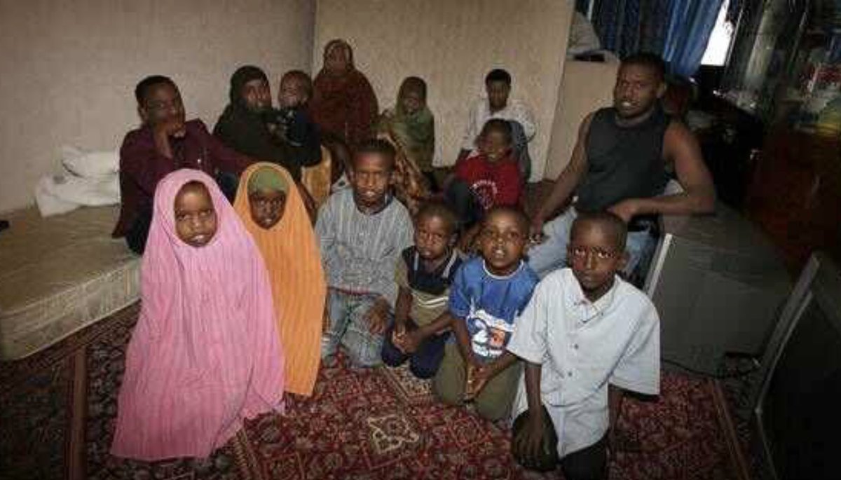 Dykaren 🐸🪖🕸 on Twitter: "En somalisk storfamilj med 10 barn får 21 740:-/mån skattefritt i bara ...