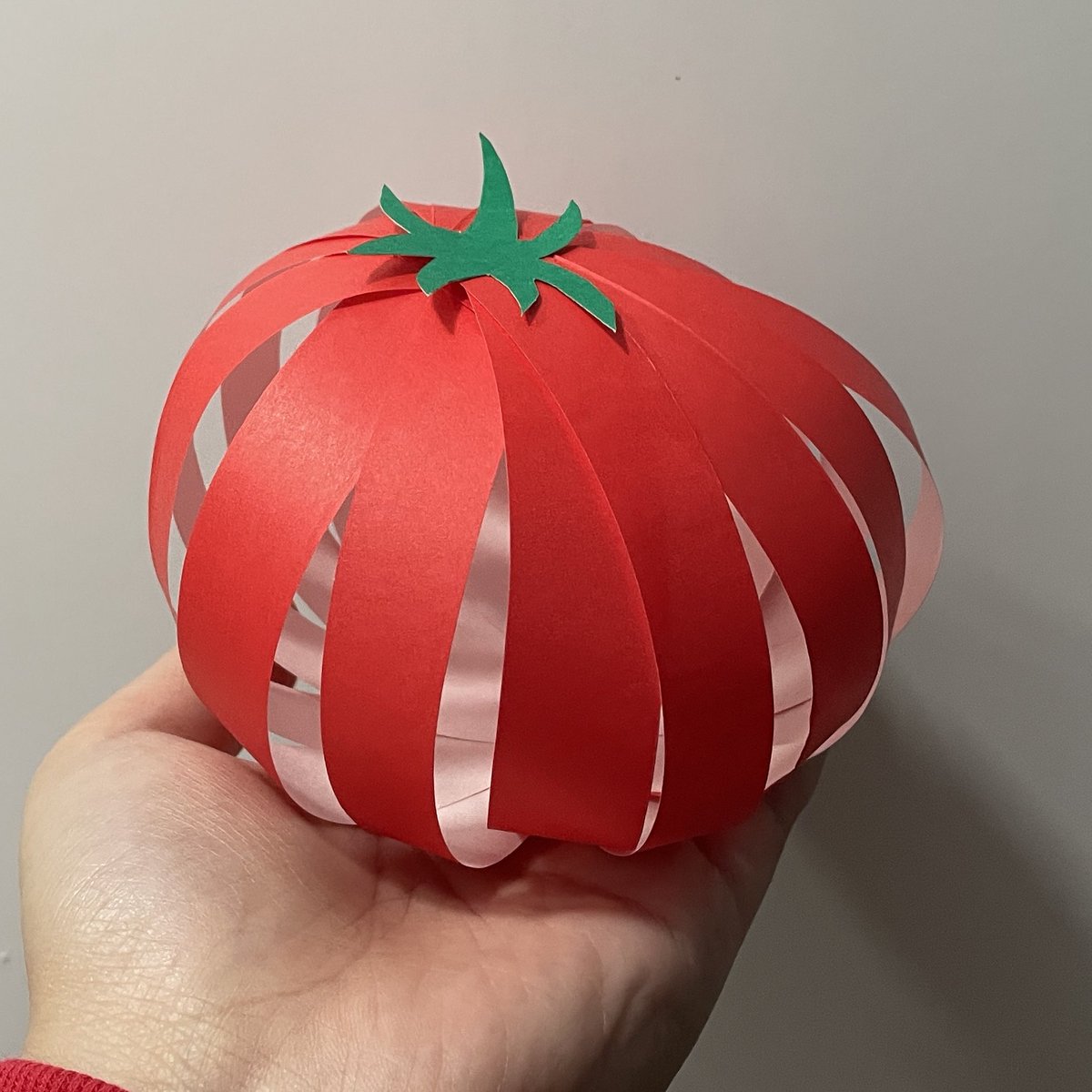 「paper tomato 🍅👍🏼 for my paper cutting」|a thesis eraのイラスト