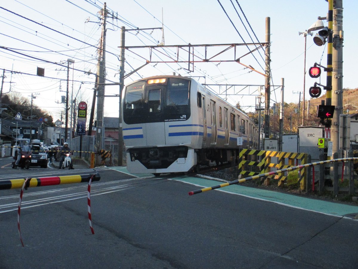 205系大好き on Twitter: "#E217系の日 公式ウソ電と化してる湘南色のやつブレブレだけど遭遇してた。E235もだいぶ増えてきたしそろそろ引退も近いんだろうな。"