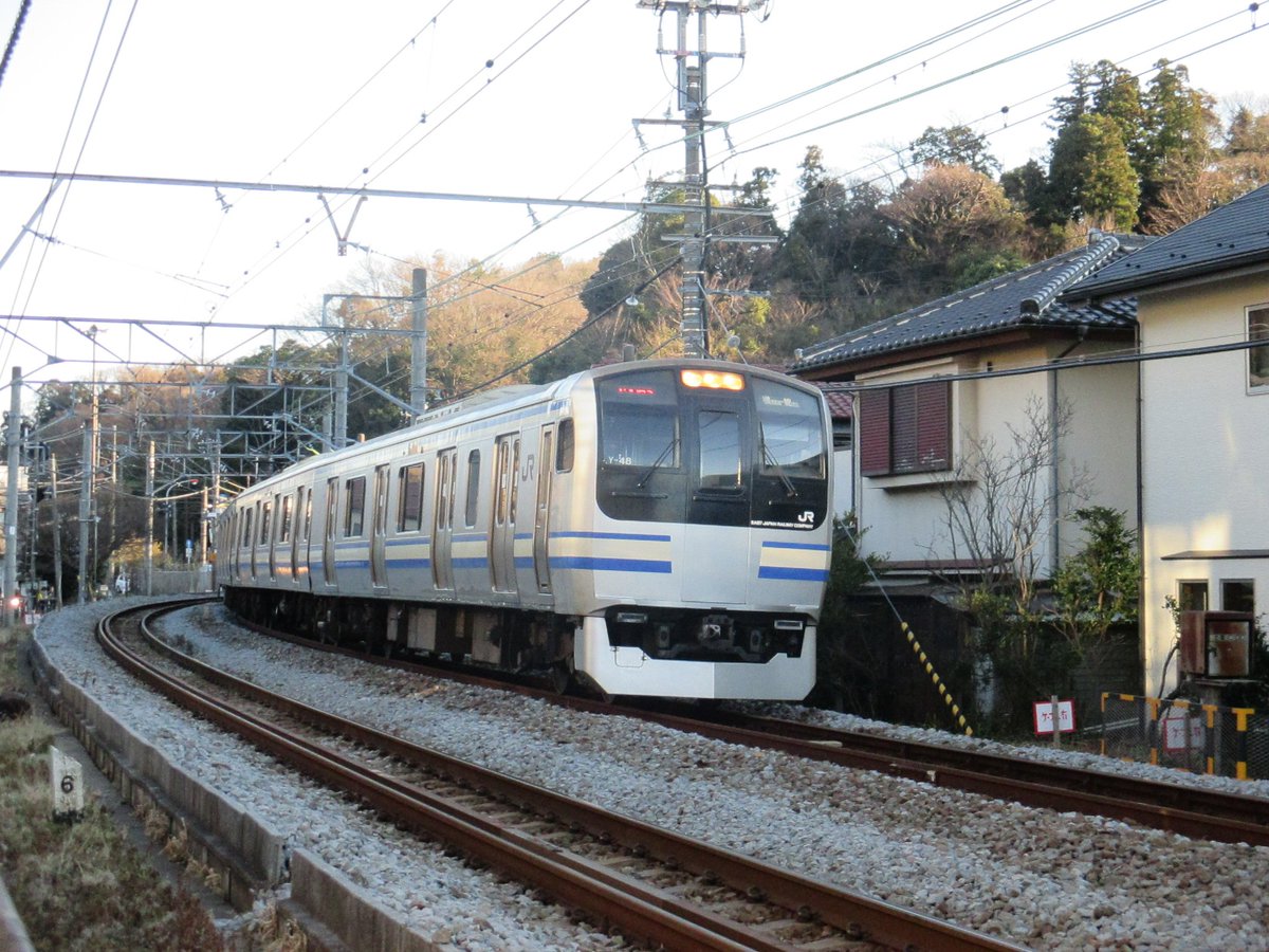 205系大好き on Twitter: "#E217系の日 公式ウソ電と化してる湘南色のやつブレブレだけど遭遇してた。E235もだいぶ増えてきたしそろそろ引退も近いんだろうな。"
