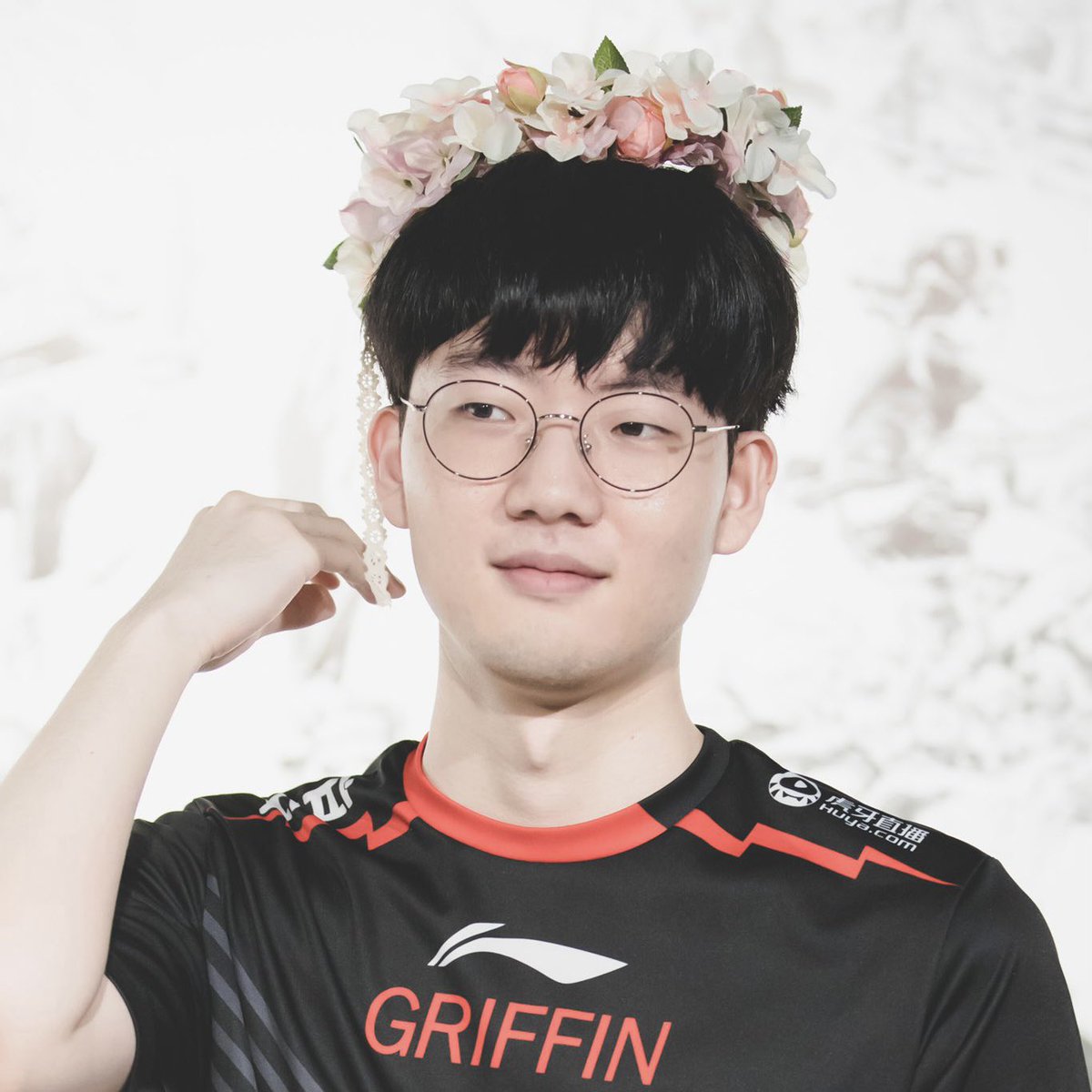 viper3 loves me on Twitter: "“Flowper” = Flower + Viper #Viper #바이퍼 #박도현 📸: @Chovy_J1hu1V ...