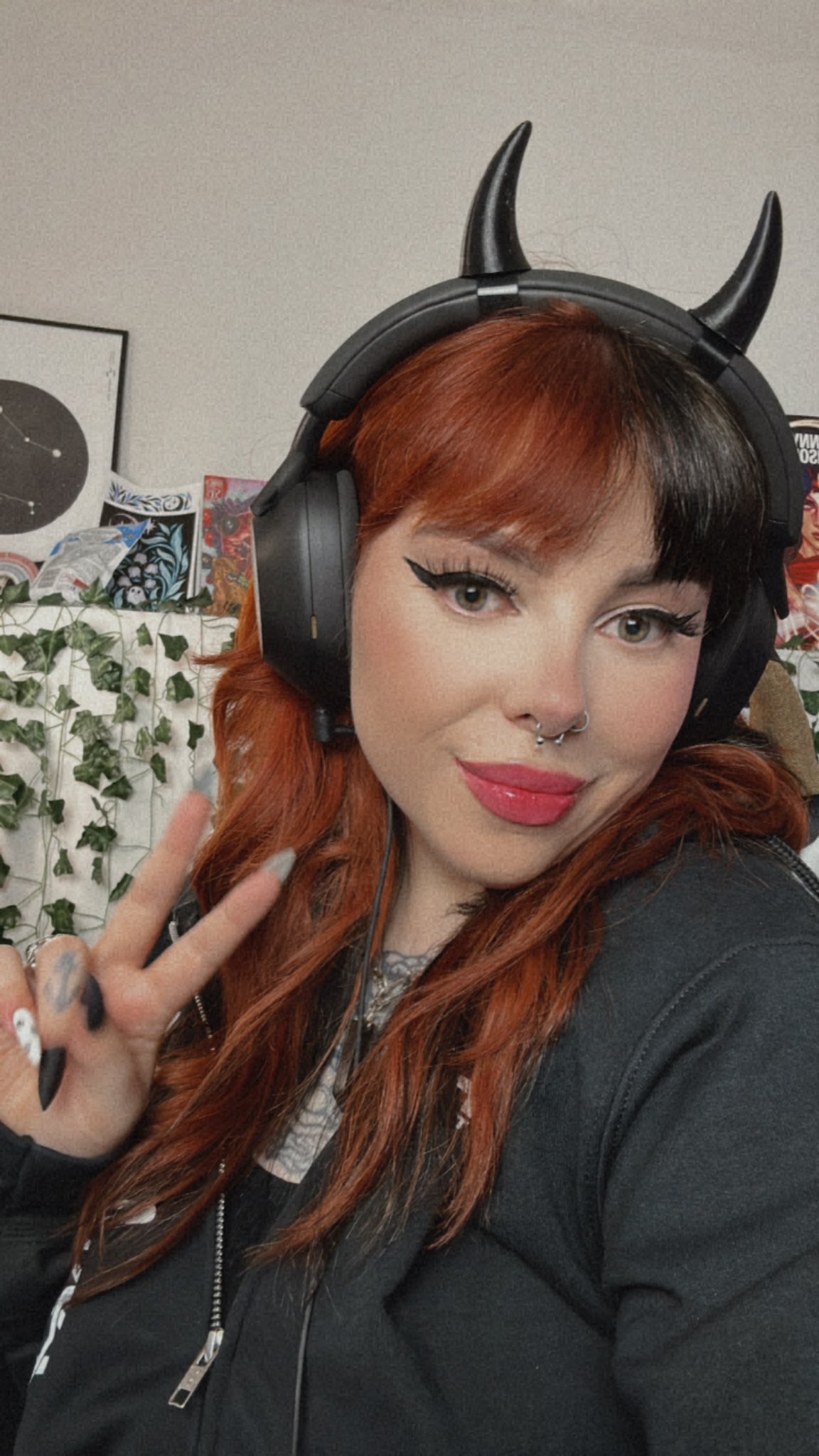 TW Pornstars - 𝖙𝖊𝖕𝖍𝖎𝖊🔮. Twitter. Live on twitch!. 9:04 PM - 17 Feb 2023