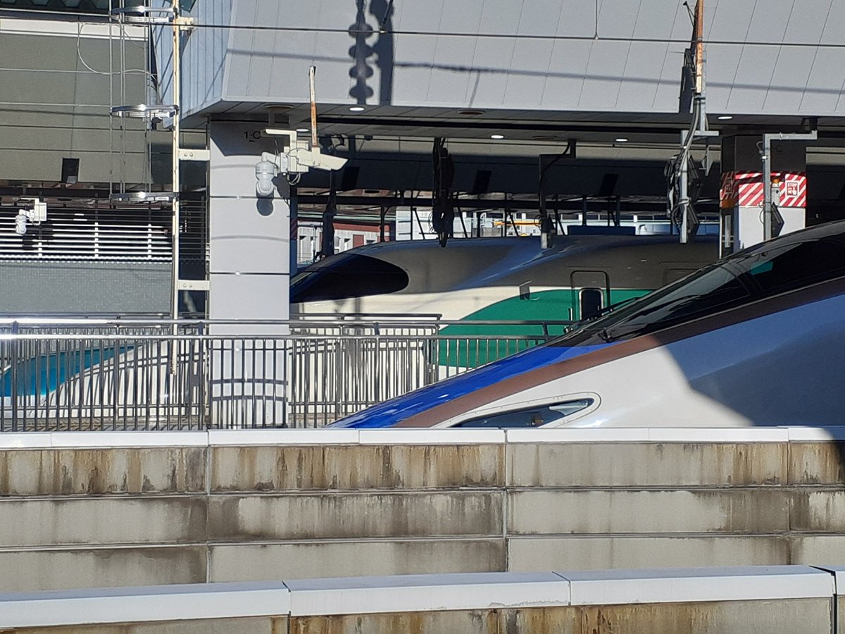 城西のうま on Twitter: "200系カラーのE2系J66編成にまさかの遭遇"