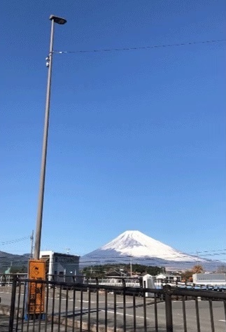 鳳彰子 on Twitter: "RT @responsejp: 「凍結注意」文字を照明で路面に描画、スマート道路灯の実証実験開始 https://response.jp/article ...