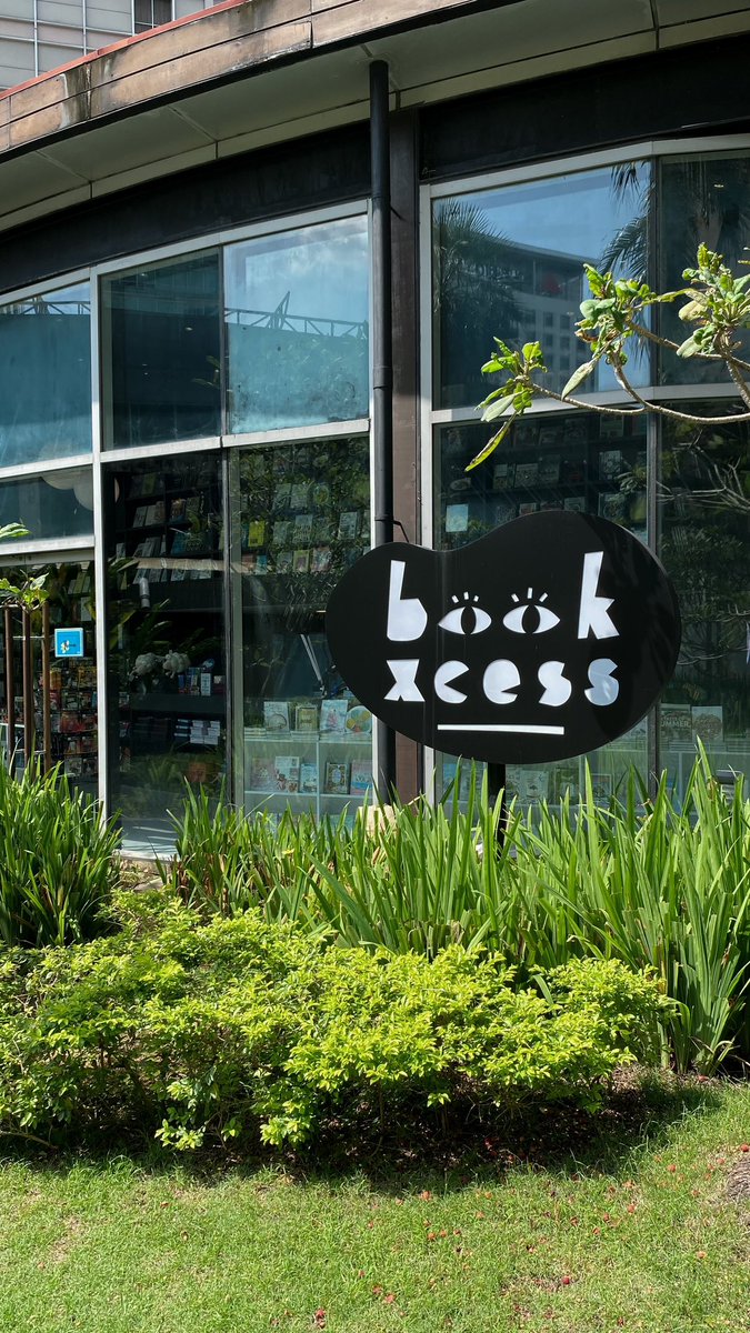 hans on Twitter: "weekend bookish outing; my first time here at bookxcess rooftop the gardens mall—"